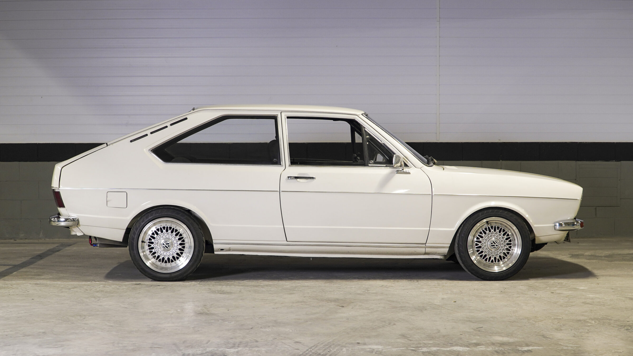 1975 Volkswagen Passat LS - Carros Clássicos - The Garage