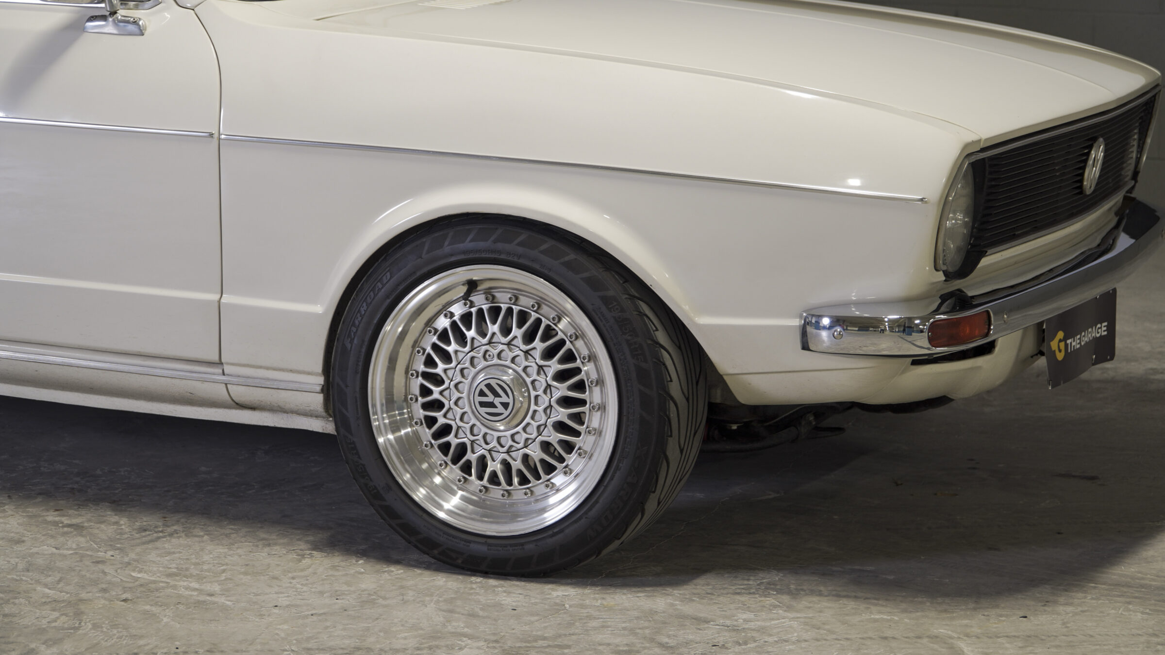 1975 Volkswagen Passat LS - Carros Clássicos - The Garage